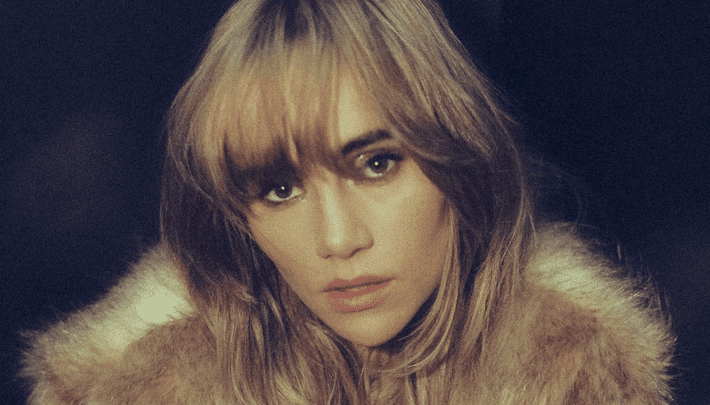 Suki Waterhouse partage une vidéo en noir et blanc pour sa nouvelle ...